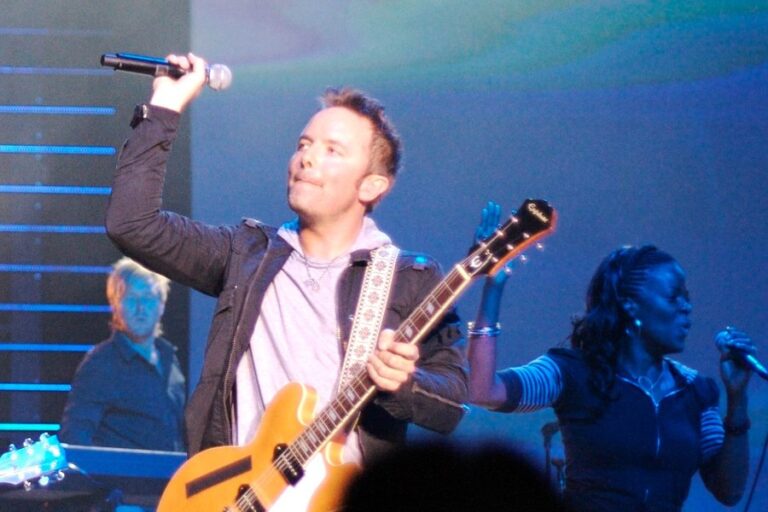 “Holy Forever” by Chris Tomlin: A Hymn of Worship and Reflection ...
