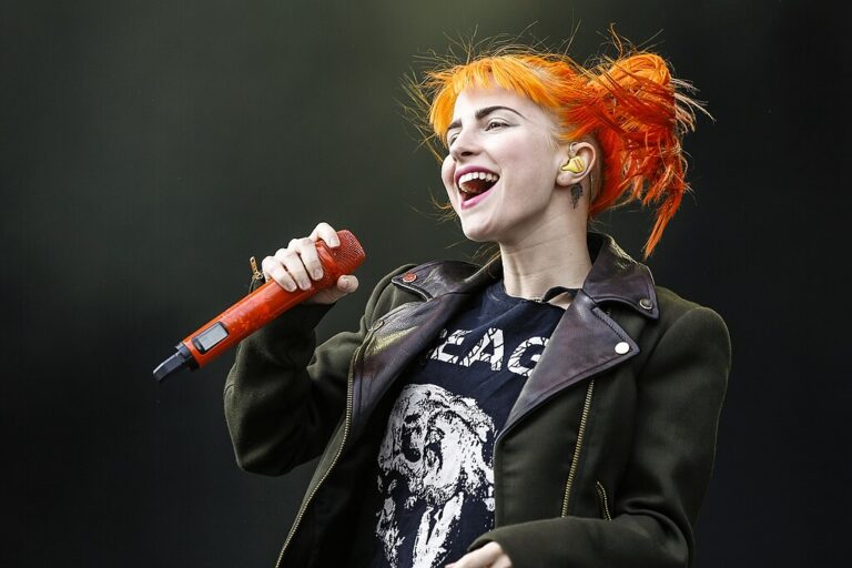 Inside Hayley Williams’ New Single 2025: “Parachute” – Songs Magazine